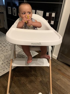 Munchkin Float Easy Clean Foldable High Chair - Compact Modern Design ...