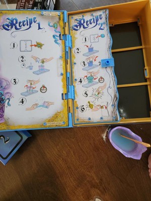 Disney Descendants: The Rise Of Red – The Sorcerer's Cookbook With ...