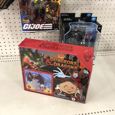 Dungeons & Dragons Cartoon Classics Scale Dungeon Master & Venger ...