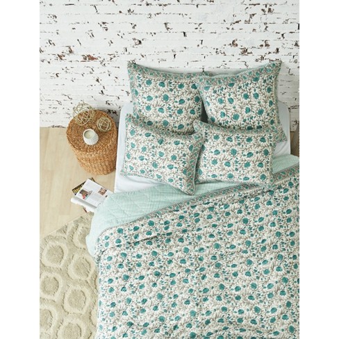 Carol & Frank Victory Surf Quilt : Target