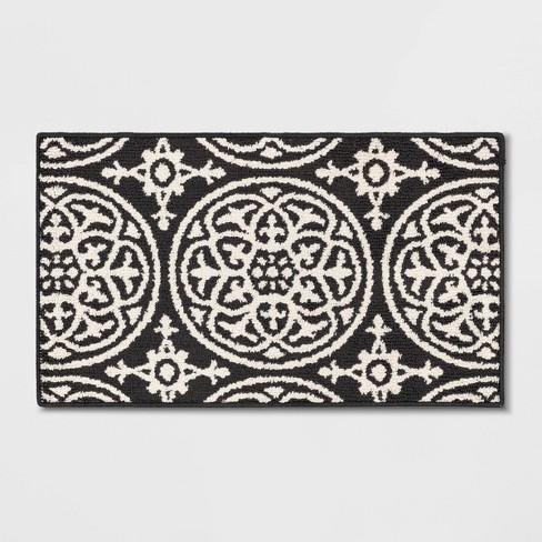 1'8"x2'10" Washable Medallion Tufted And Hooked Accent Rug Gray ...