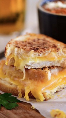 Sargento Natural Medium Cheddar Sliced Cheese - 8oz/11 Slices : Target