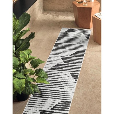 Unique Loom 2' 7 X 12' 0 Runner Indoor/outdoor Modern Black And White ...
