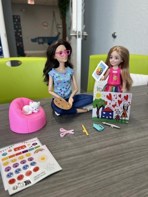 Barbie Art Therapy Playset With 2 Dolls, Pet & Accessories, Shirt On ...