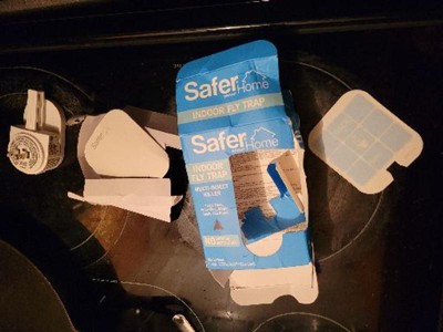 Safer Home Indoor Fly Trap Starter Kit (1 Plug-in Base + 2 Refills ...