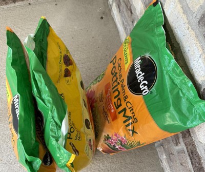 Miracle-gro Premium Potting Mix 8qt: Ideal For House Plants & Flowers ...