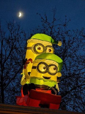 Gemmy Christmas Airblown Inflatable Minions On Sled Scene Universal, 4. ...