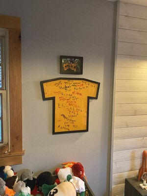 T-shirt T-framed Display Small - Umbra: Modern Vertical Shadow Box ...