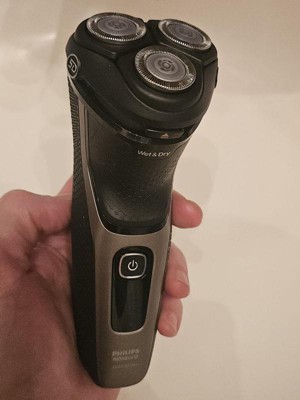 Philips Norelco Wet & Dry Men's Rechargeable Electric Shaver 3600 ...