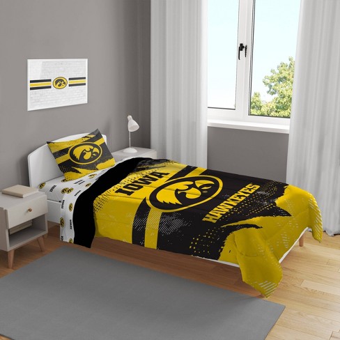 Ncaa Iowa Hawkeyes Slanted Stripe Twin Bedding Set In A Bag - 4pc : Target
