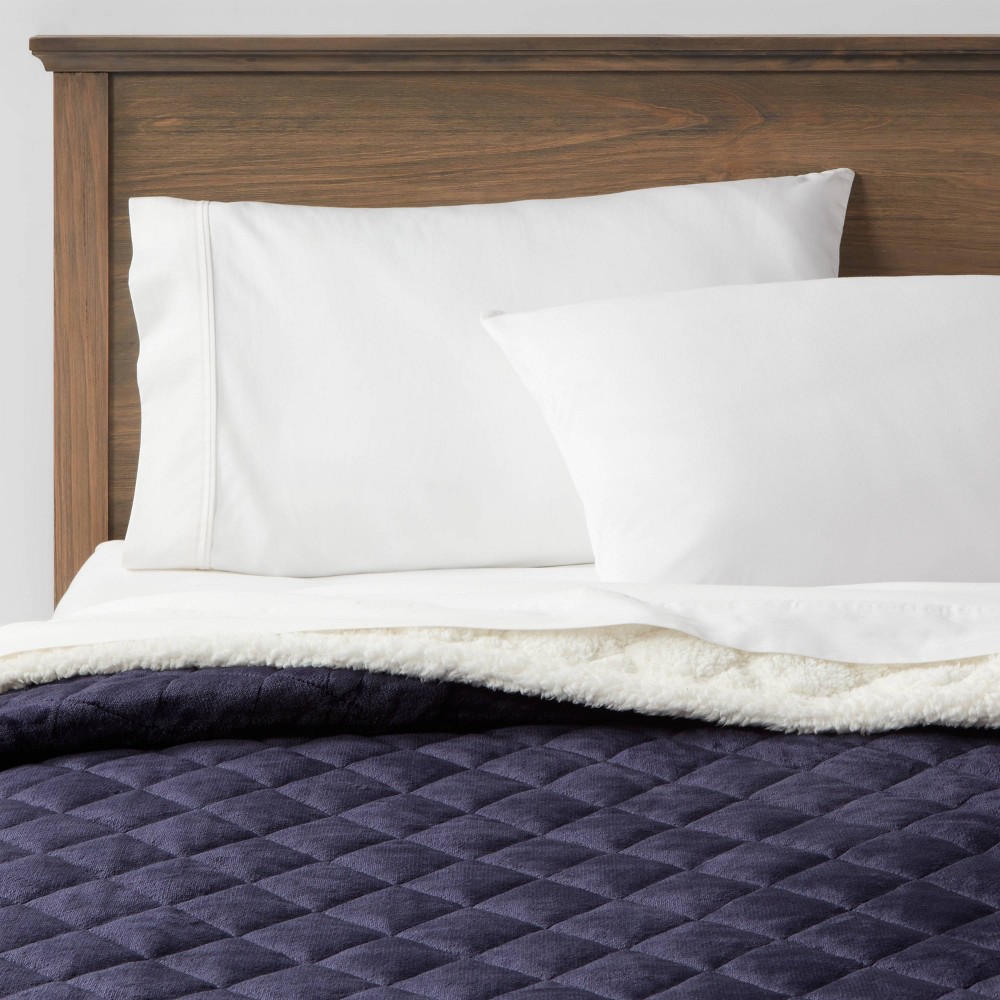 UPC 191908618340 - King Sherpa & Plush Reversible Quilt Navy ...