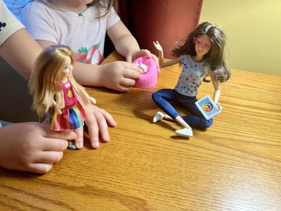 Barbie Art Therapy Playset With 2 Dolls, Pet & Accessories, Shirt On ...