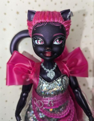 Monster High 12.7" Catty Noir Fashion Doll Pink Hair/pink Eyes With Pet ...