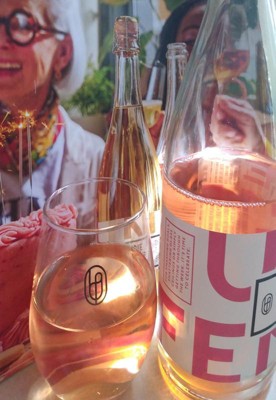 Une Femme The Callie California Sparkling Rosé - 750ml Bottle : Target