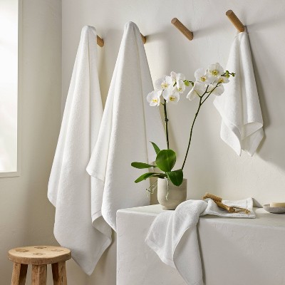 Total Fresh Antimicrobial Bath Towel White - Threshold™: Heavyweight ...
