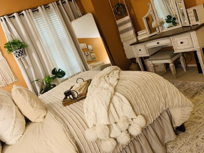 Set Of 3 Realyn Vanity/mirror/stool Chipped White - Signature Design By ...