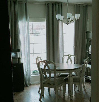 Realyn Oval Extendable Dining Table Chipped - Signature Design By ...