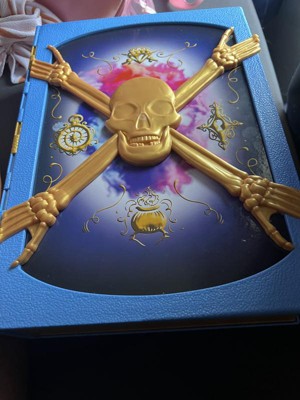 Disney Descendants: The Rise Of Red – The Sorcerer's Cookbook With ...